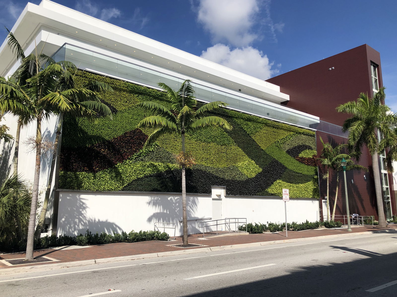 Gsky Living Green Walls Installs Living Green Pro Wall System For Ipic ...